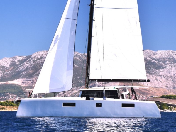 LUNA 47 – LUNA Catamarans